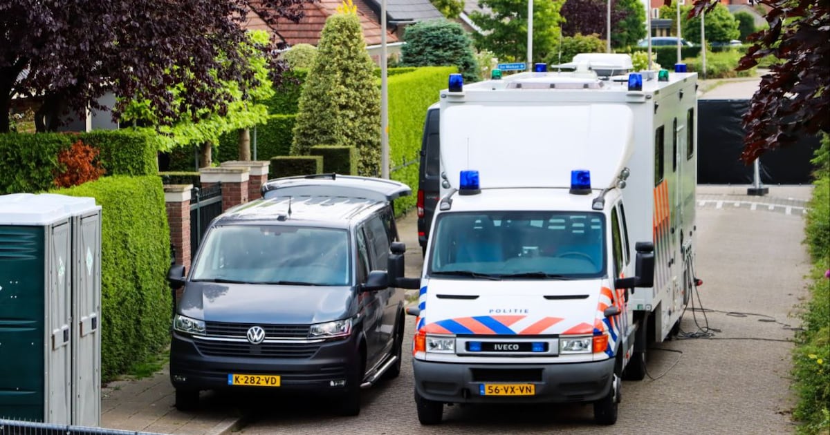 Overleden persoon aangetroffen in Delden, politie verricht grootschalig onderzoek bij woning ...