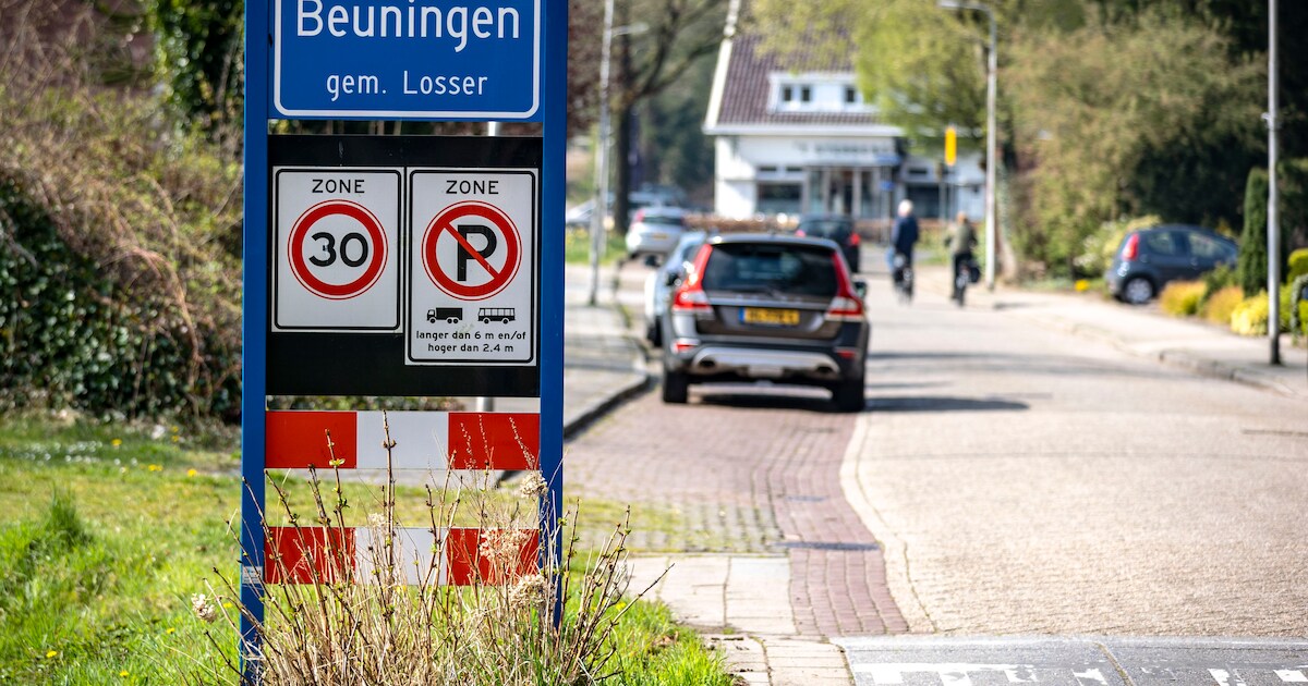 Harde kritiek op wethouder Van Essen nu Losser ‘oude meuk’ laat staan en lantaarnpalen in ...