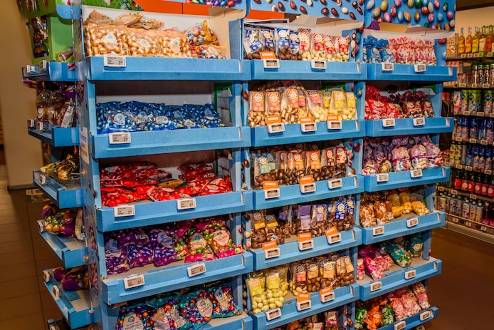 Dat is schrikken: de prijs van een zak paaseitjes schiet omhoog (en dit ...