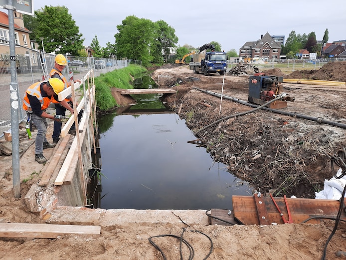 Waterhoentje is uitgebroed; reconstructie Berflobeek Hengelo begonnen ...