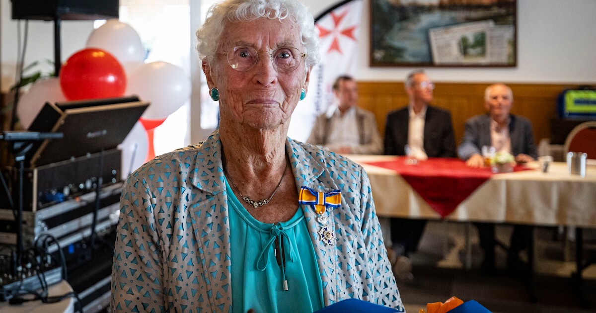 Stille kracht Alie (92) wordt verrast op jubileumreceptie van ‘haar ...