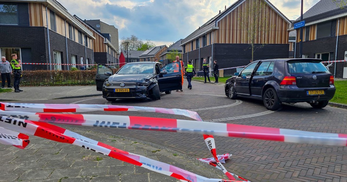 Snelheidsduivel ziet auto van rechts over het hoofd in Enschedese ...
