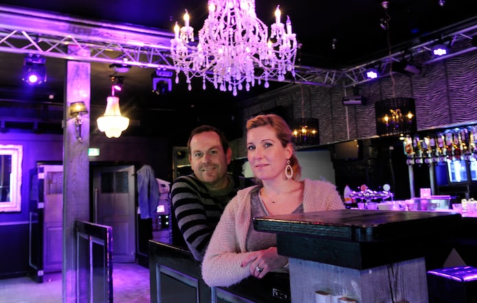 Jongen steelt fooienpot bij Hengelose horecazaak en toont het trots aan ...