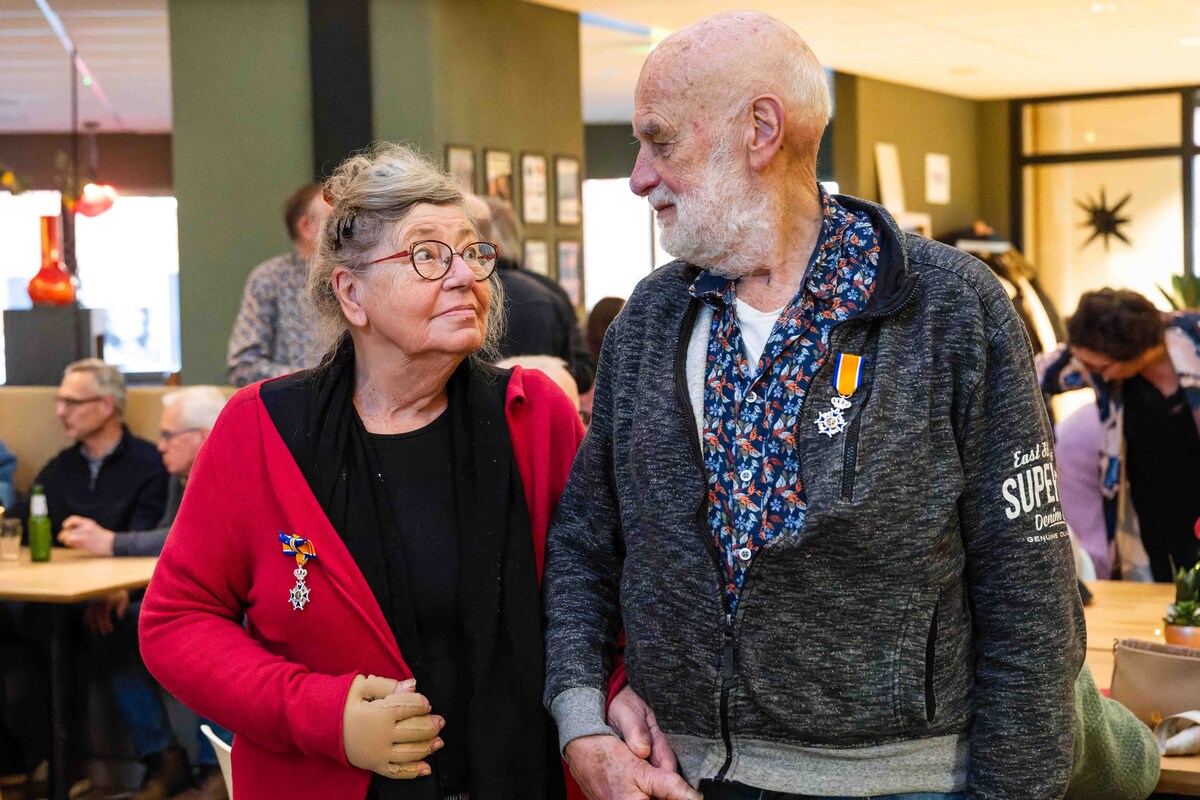 Burgemeester verrast Johan en Truus Wissink met lintje: ‘Ze horen bij ...
