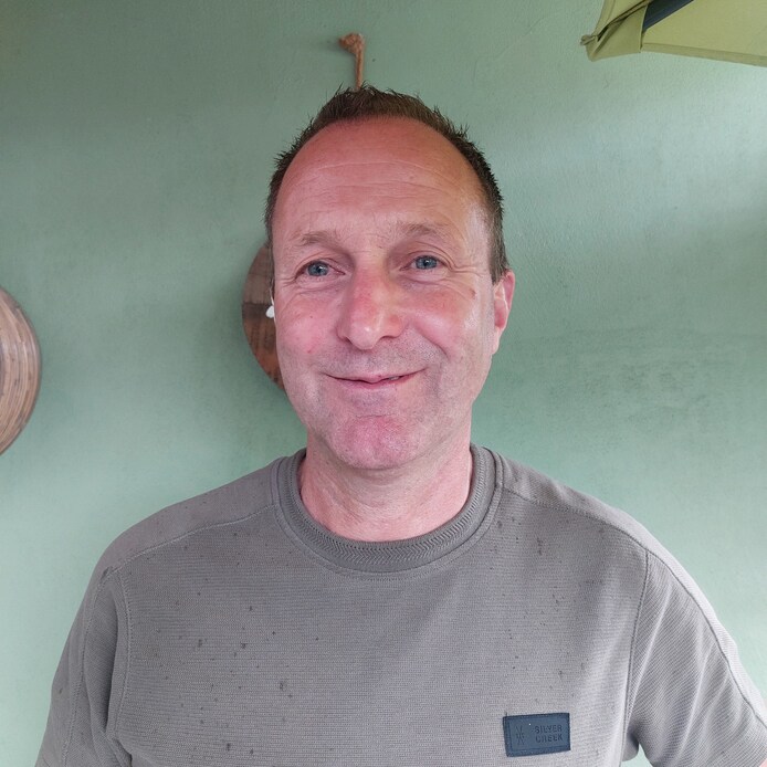 Amateurfotograaf Patrick krijgt jonge wolf voor de lens: ‘Ik stond perplex’ | Oldenzaal ...