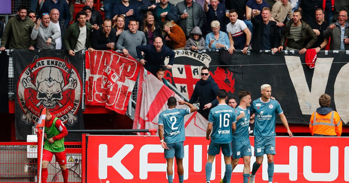 Sparta-trainer Steijn door het stof na zien beelden van provocerende ...