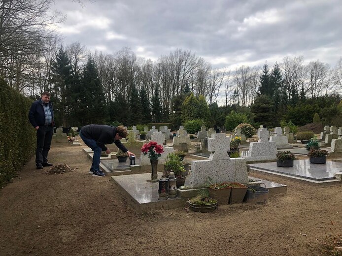 In Noord-Deurningen zijn alle overledenen voor eeuwig elkaars gelijken ...