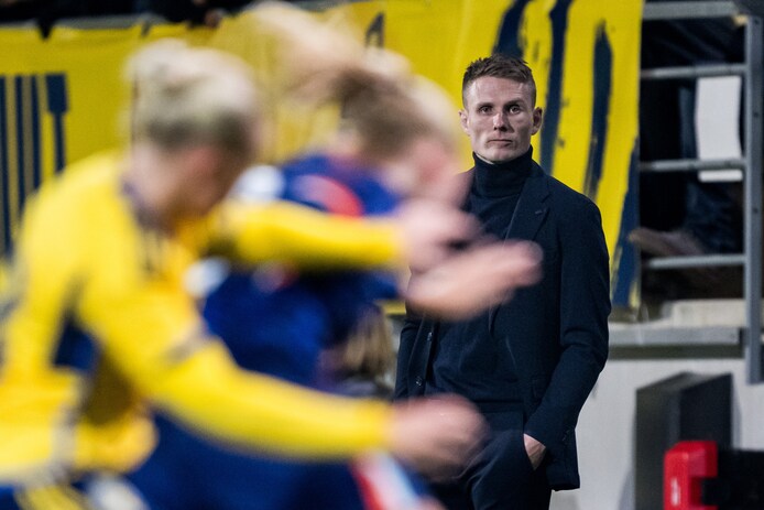 Enschedeër Olivier Amelink (31) is bondscoach van Jong Oranje Vrouwen: ‘Ik merk dat ik hier uit ...