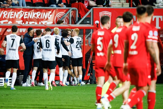FC Twente is plek 5 kwijt na nederlaag tegen AZ: ‘Daar ben ik doodziek van’ | FC Twente ...