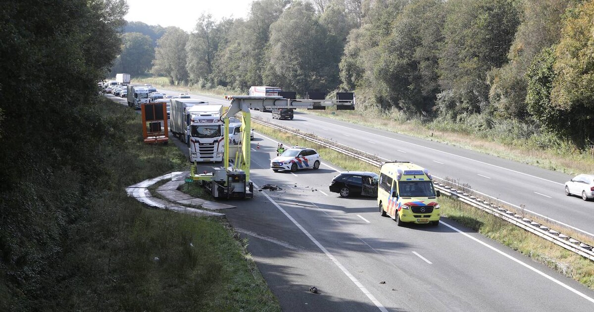 Automobilist ramt matrixbord op A1 bij De Lutte | Losser | Tubantia.nl