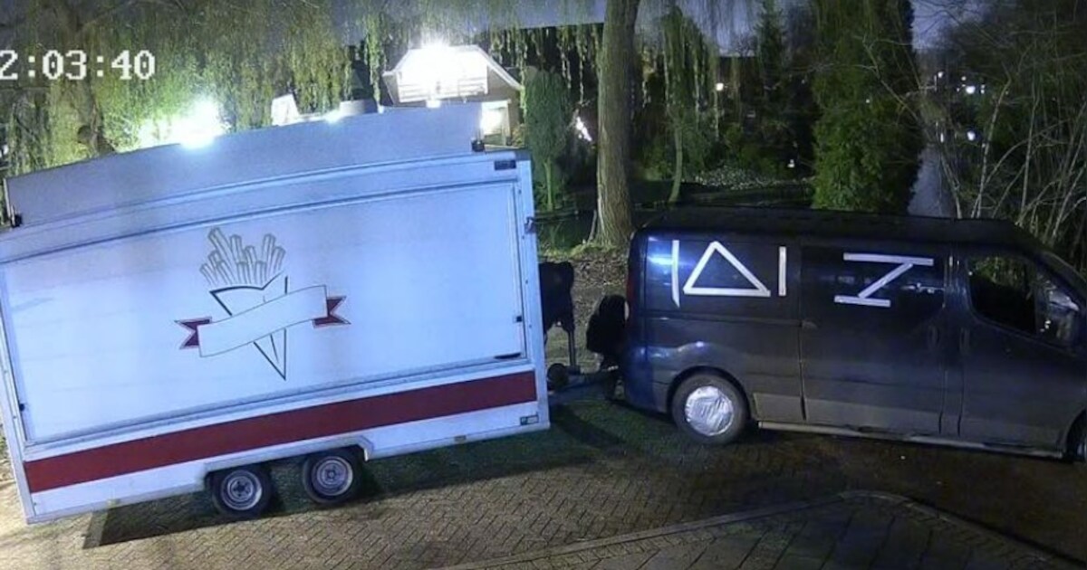 Man (59) steelt frietkar met vermomde bus, maar stukken tape en ...