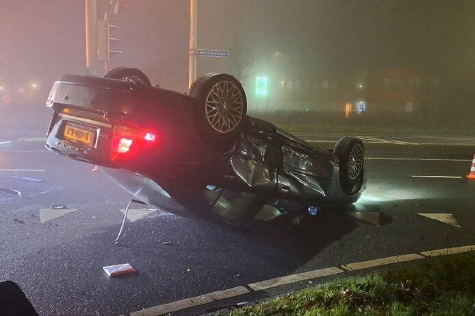 Auto belandt op de kop in Almelo, persoon gewond naar het ziekenhuis | 112 nieuws Almelo ...