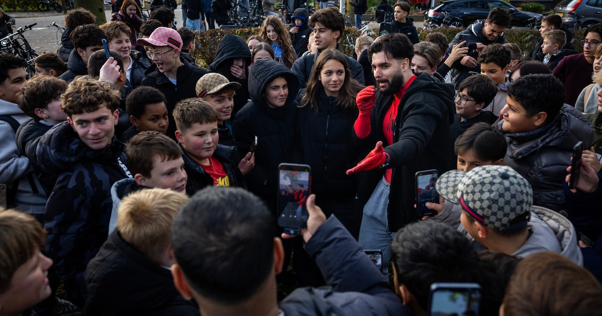 Vuurwerk, fatbikes en eieren: drukte en chaos bij Almelose school door ...