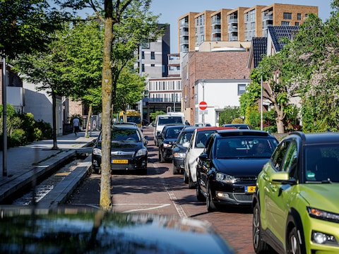 Fietsers en auto’s in de knel door afsluiting Deurningerstraat: ‘Niet ...