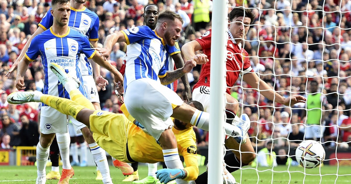Ten Hag mag blijven hopen op punt na absolute klutsgoal United | Sport ...