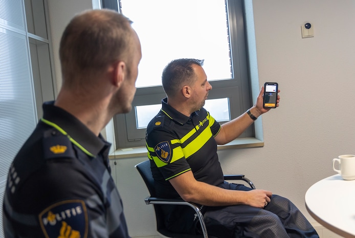 Politie stuurt in Oost-Nederland leger experts naar het front om opmars ...