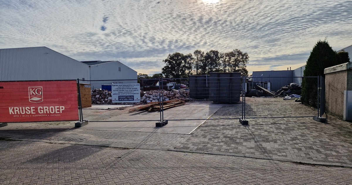 Omstreden kalverslachterij in Tubbergen met de grond gelijk gemaakt ...