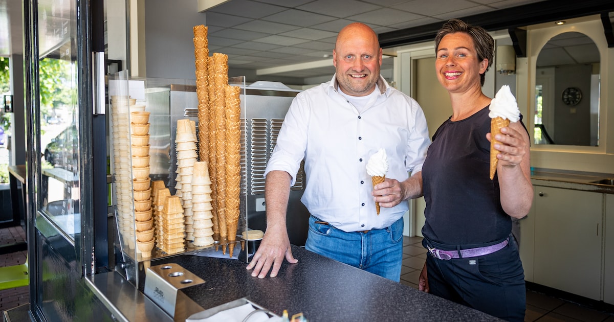 Deze zomer verkoopt IJssalon De Lutte uit Enter voor het laatst de beroemde softijsjes: ‘Met een ...
