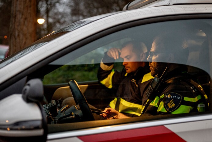 Een avond vol meldingen over ‘verwarde personen’: ‘Er staat een vrouw ...