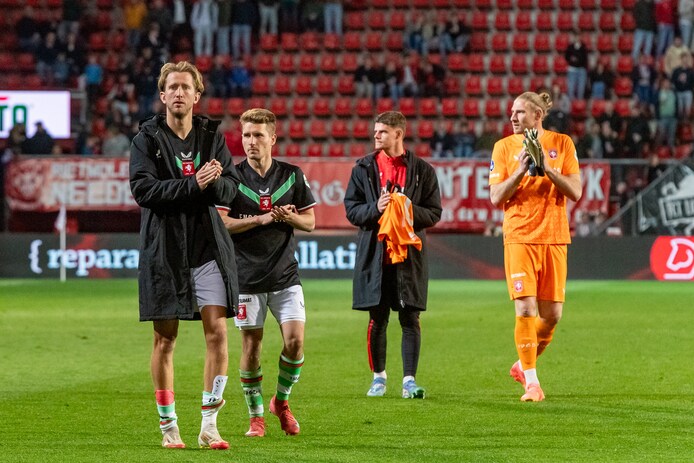 TERUGLEZEN | Trainer Joseph Oosting gaat zondag met spelers om de tafel: ‘Ons spel baart zorgen ...