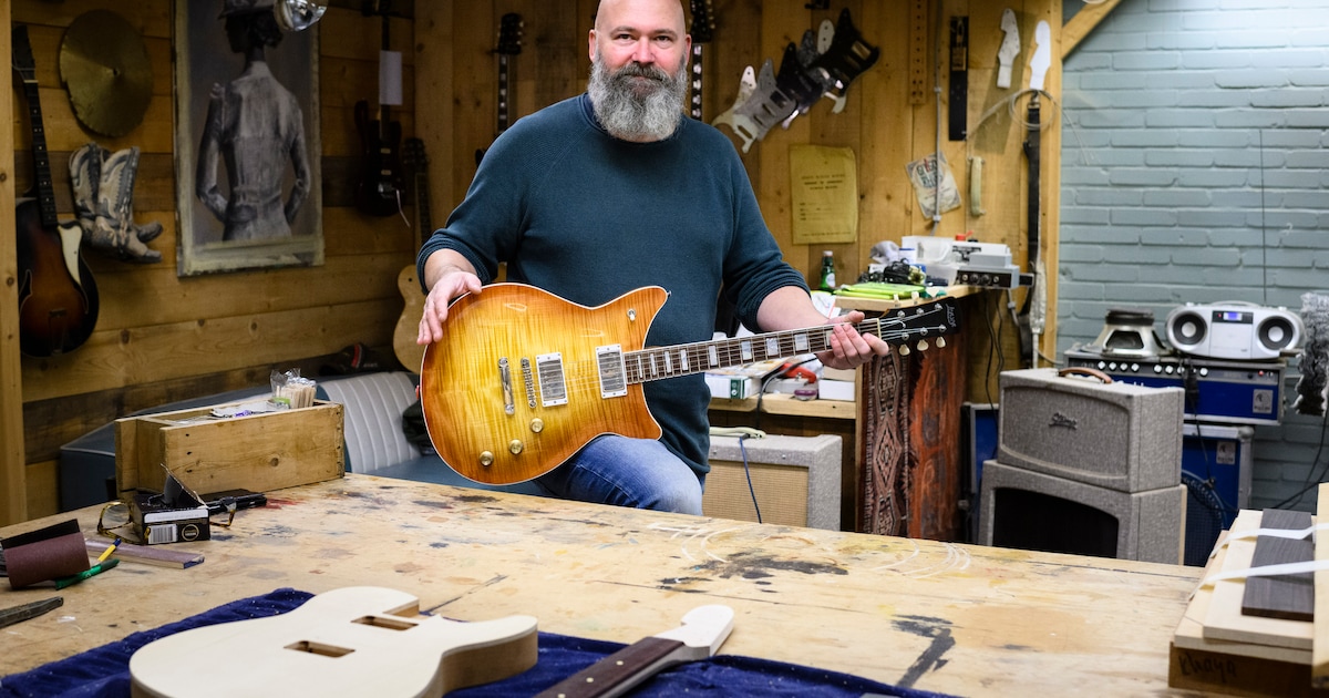 Beroemde artiesten spelen op gitaren van Arjan uit Almelo: ‘Heb je ...