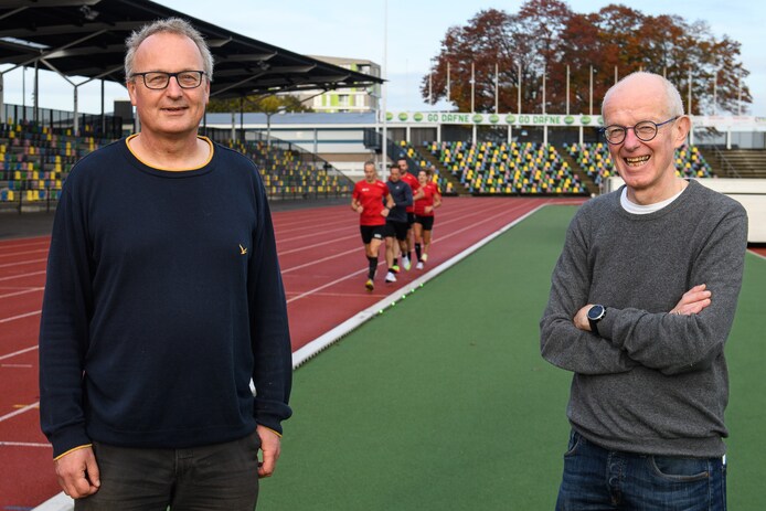 Flitsende lampjes FBK Stadion Hengelo sturen hardlopers naar snelle ...