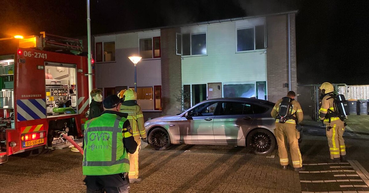 Rook komt uit alle ramen van woning in Ugchelen, bewoners ongedeerd ...