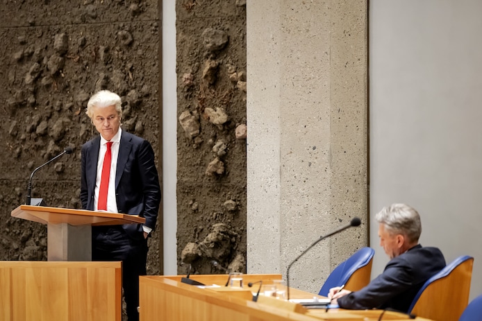 Premier Schoof gaat naar Brussel en neemt mee: een papieren werkelijkheid uit Den Haag ...