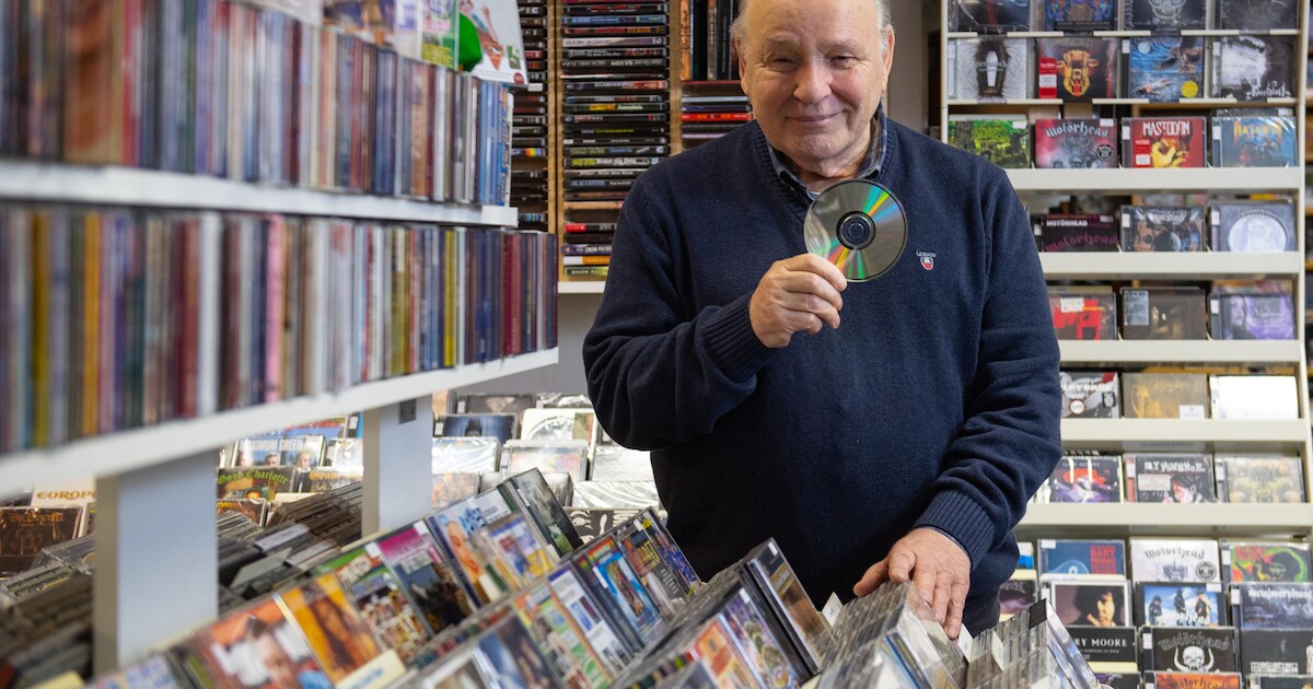 Jan Entjes (74) blijft cd's verkopen in Vroomshoop | Regio | Tubantia.nl