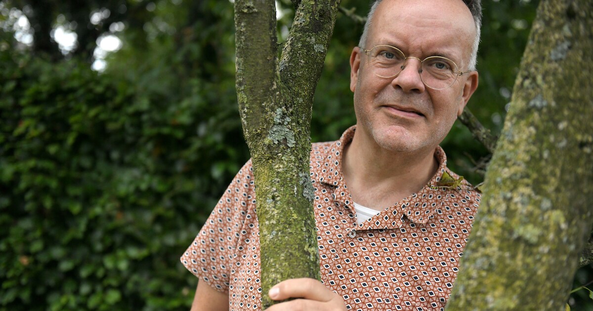 Predikant wordt poëet: Robert Roth geeft Hengelo twee jaar dichterlijke reflectie | Hengelo ...