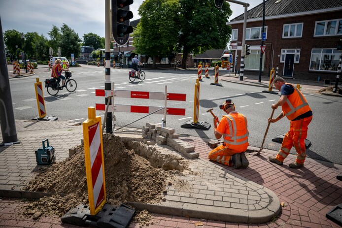 Verkeerslichten op drukke kruising bij Budde aan entree Nijverdal deze week aangepakt ...