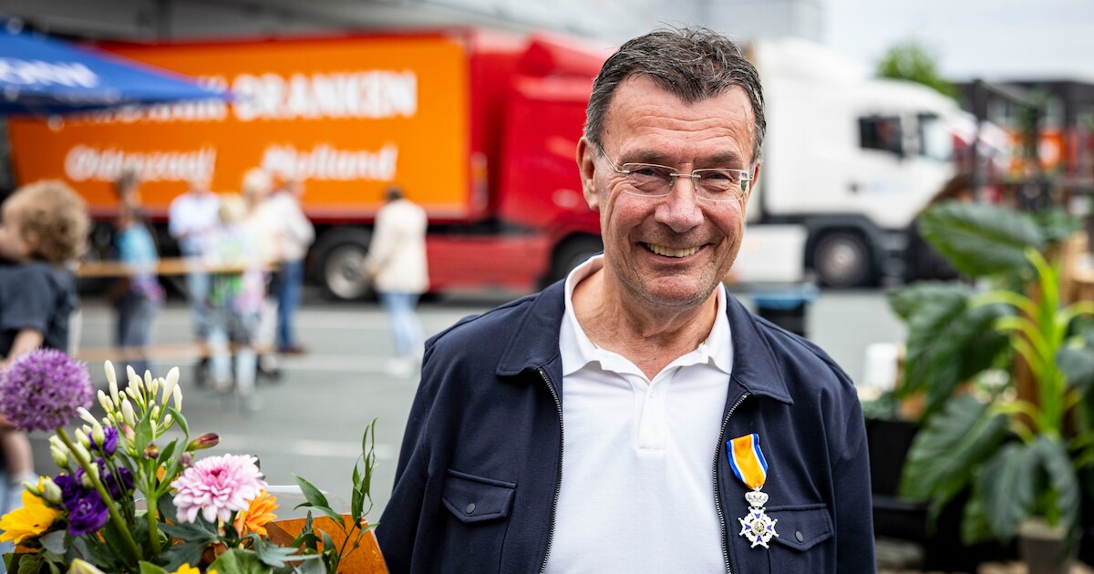 ‘Ridder’ Hans stuurde wagens vol water naar Oekraïne en staat altijd ...
