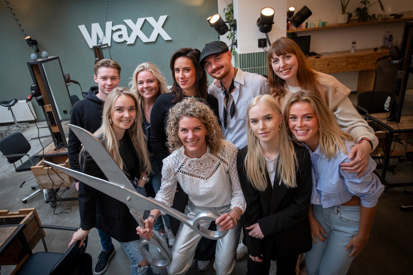 Waxx kappers in Apeldoorn na heftige periode: ‘We zijn er weer!’ | Foto | tubantia.nl