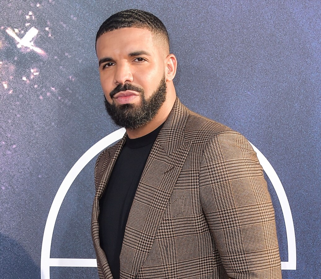 Drake vraagt fans voor één keer te stoppen met traditie als zoon (5) in ...