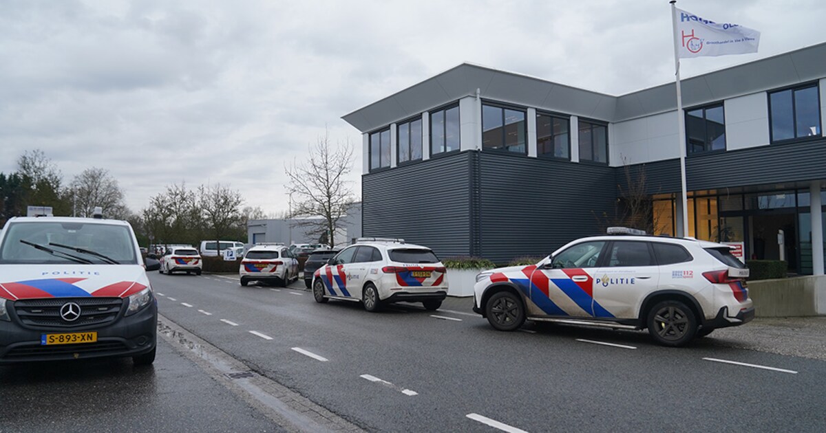 Steekincident bij vleesverwerker in Olst: een gewonde (32) en een ...