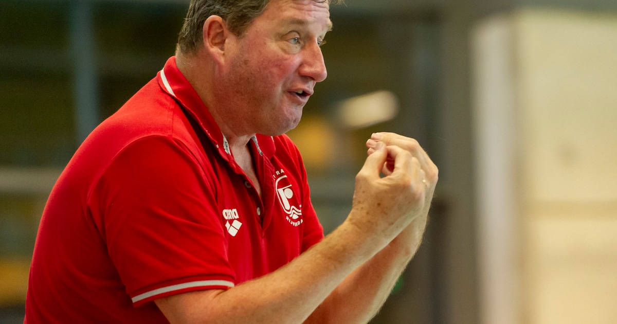 Waterpolo: Jan Mensink krijgt bij rentree passend geschenk van spelers ...