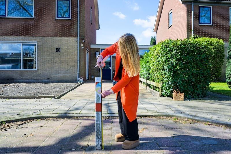 In Eibergen staat een paaltje dat niemand wil, maar niemand mag ...