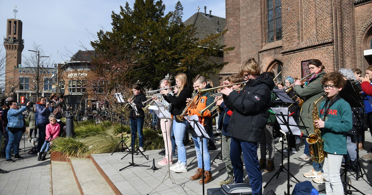 Hengelose muzikanten spelen het volkslied van Oekraïne: ‘Mooier dan het ...
