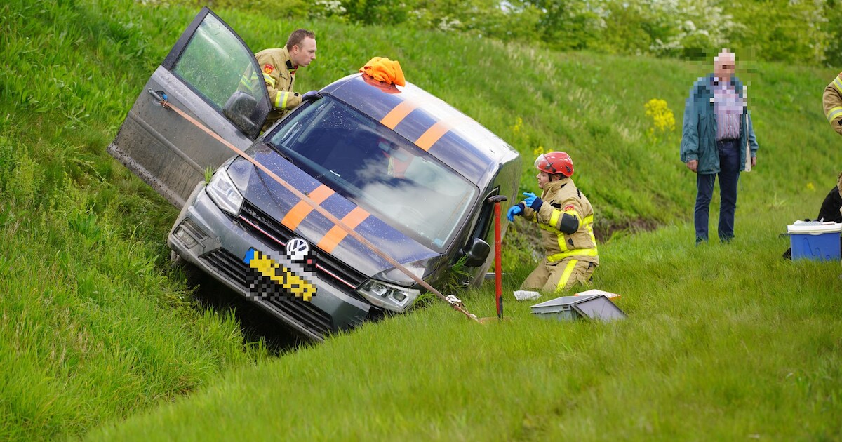 Brandweer moet bestuurder uit benarde positie bevrijden bij eenzijdig ongeval rondweg Voorst ...