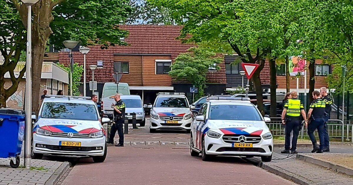 Hangjongeren vallen verstandelijk beperkte man aan in Enschedese wijk ...