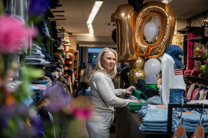 Bij deze Almelose winkel kopen en bestellen tieners uit het hele land ...