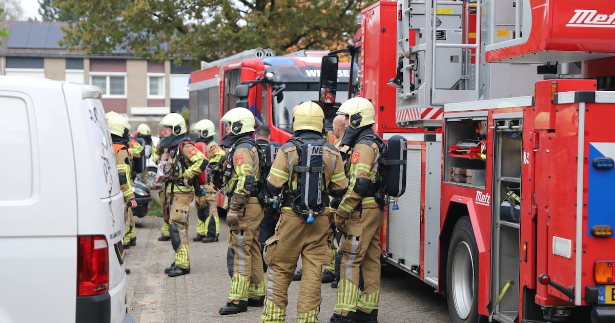 Brandweer haalt man uit woning in Oldenzaal, brand zorgt voor rookontwikkeling in huis ...