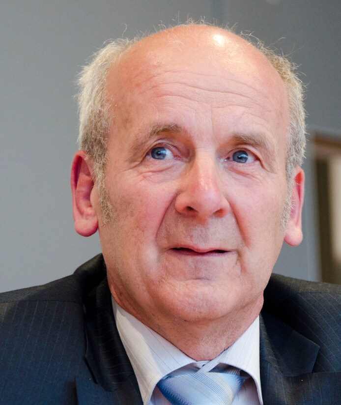 Lintje voor Henk Veurink uit Den Ham na 32 jaar (!) raadslidmaatschap ...