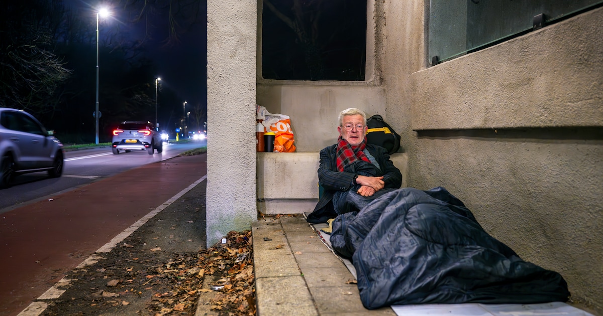 Jurist, nette kleding én toch dakloos: Gert Jan (60) ligt al weken in een betonnen huisje ...