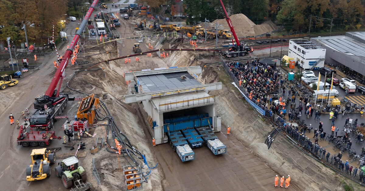 Duizend bezoekers zien hoogtepunt van stations­pro­ject in Nunspeet ...