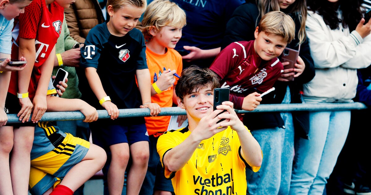 Hoe een ‘slechte’ goochelaar het brein werd achter een voetbalteam met miljoenenpubliek ...