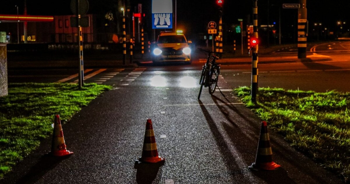 Politie zoekt bestuurder van ‘kleine zwarte auto’, 45-jarige Enschedeër ...