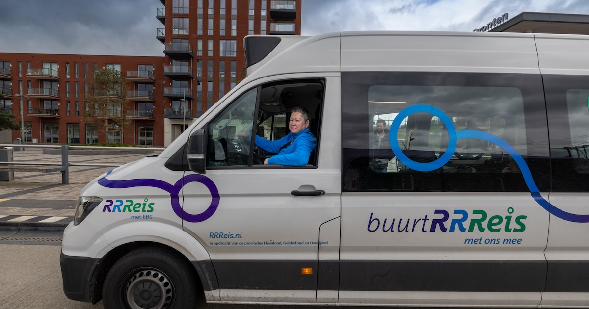 De deur van de bus zat vast en dan kan heel Boekelo niet meer naar ...