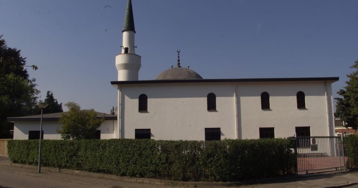 Parkeren moskee 'openbaar' | Almelo | Tubantia.nl