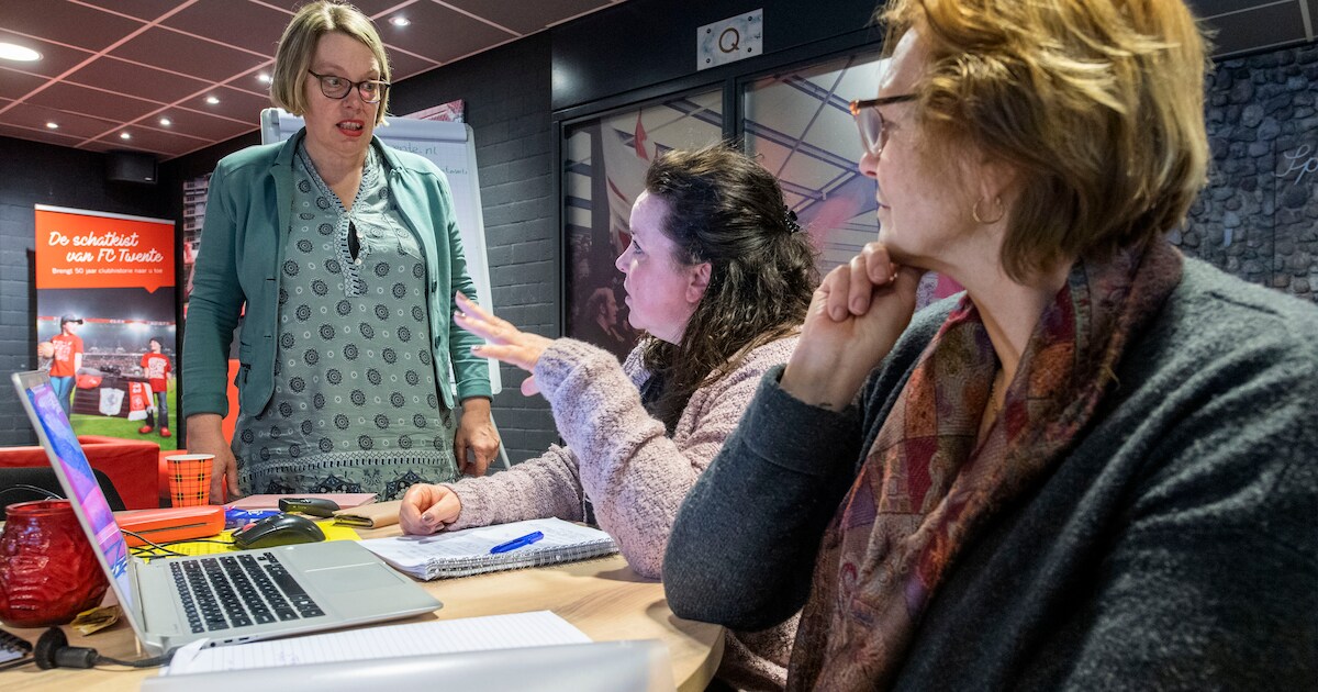 Beter leren omgaan met computers bij cursus van FC Twente: ‘Uit ...